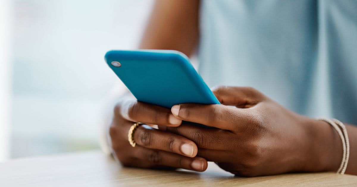 The Simple Guide to iMessage: Texting, Blue Bubbles, and New iOS 18 ...